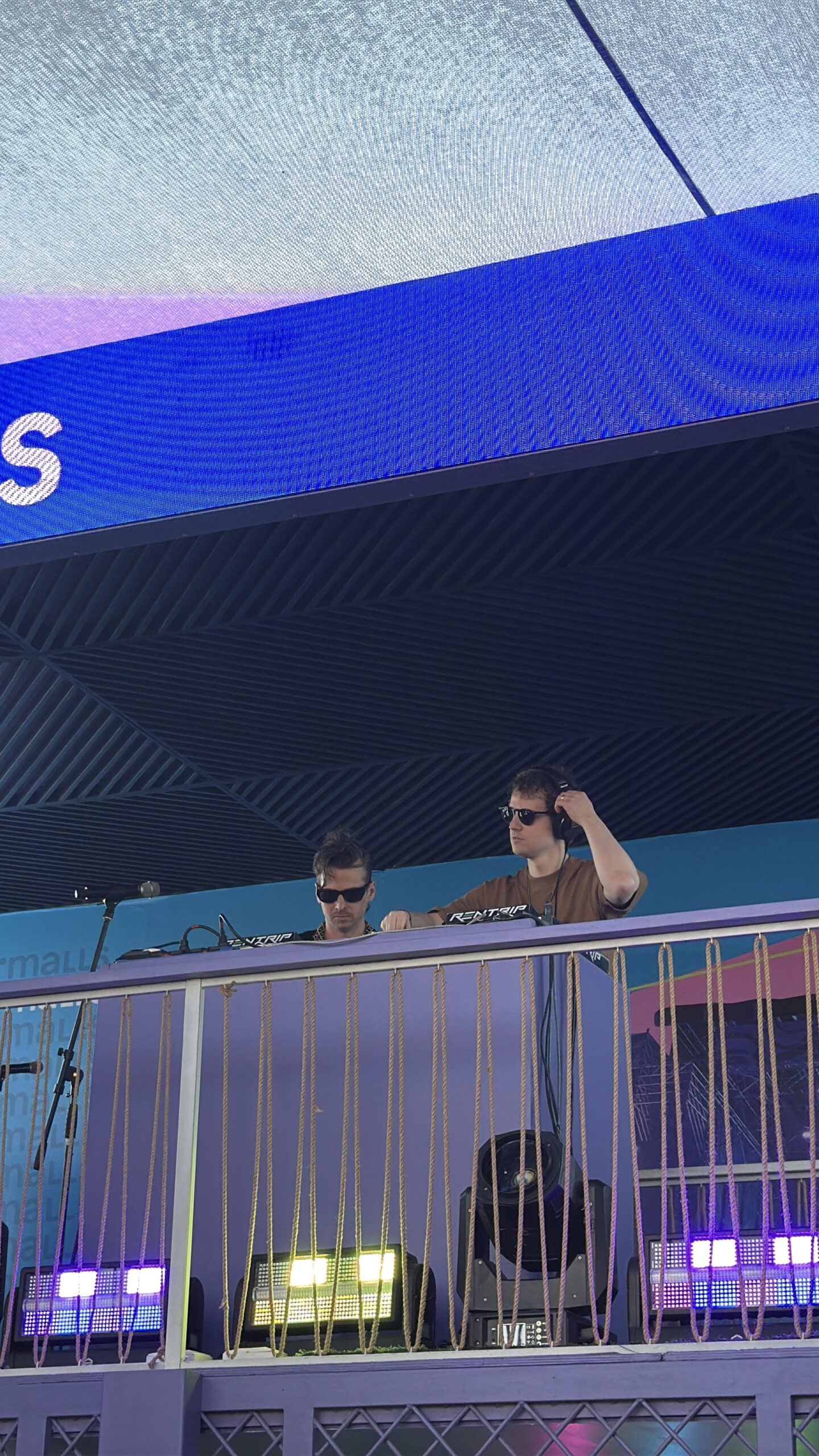 Foster the People sorprende con un exclusivo DJ Set en el Lounge de ...